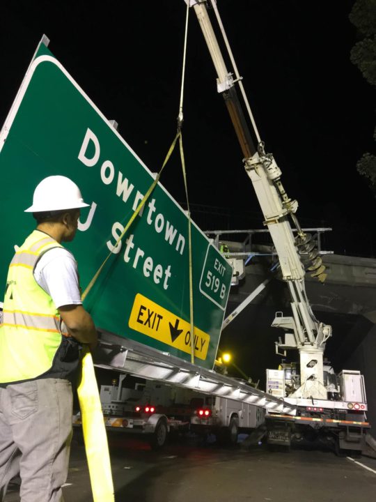 sign_hoisting / Highway Specialty Co., Inc.